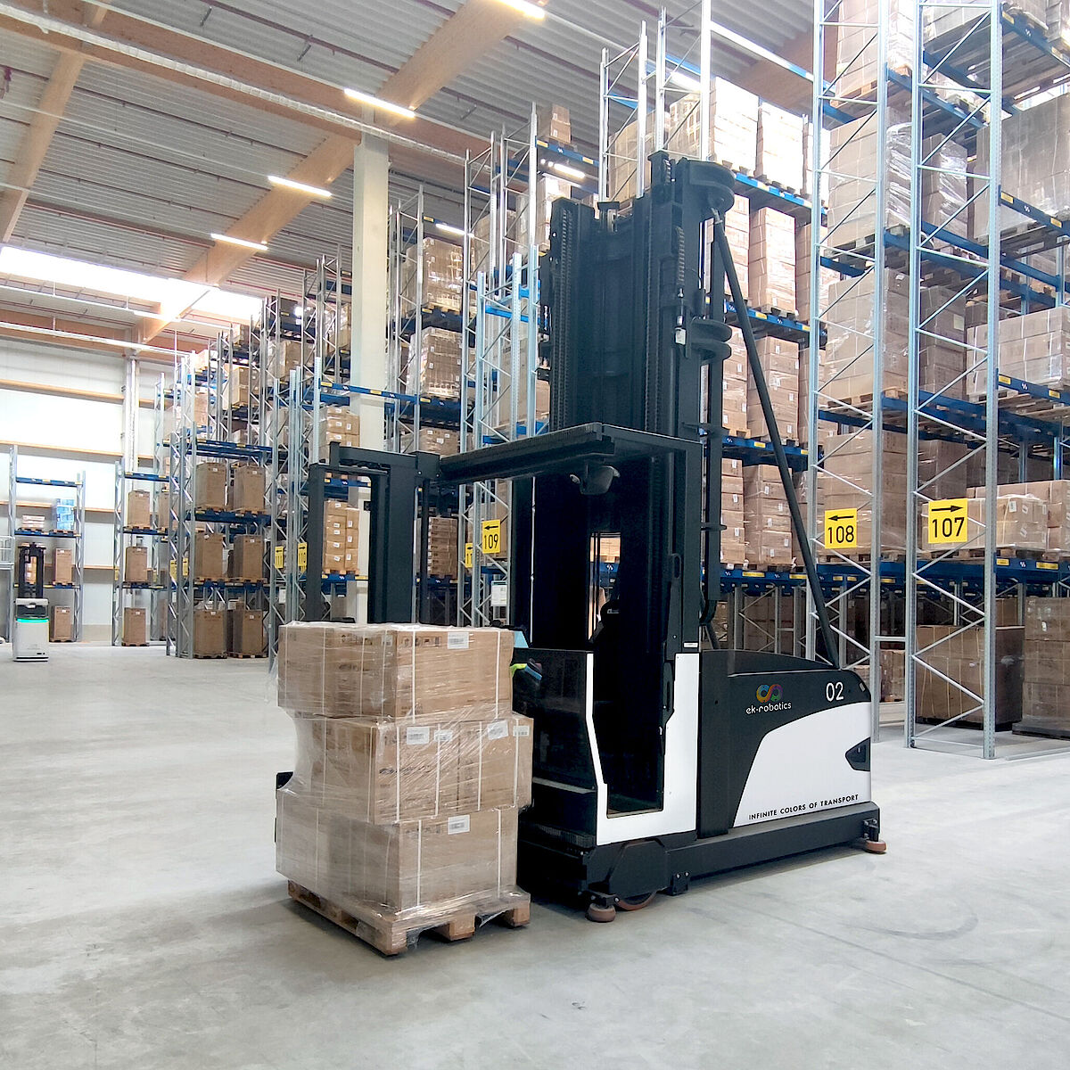 Sport-Tiedje performs with AGVs from ek robotics | NEURA Mobile Robots GmbH