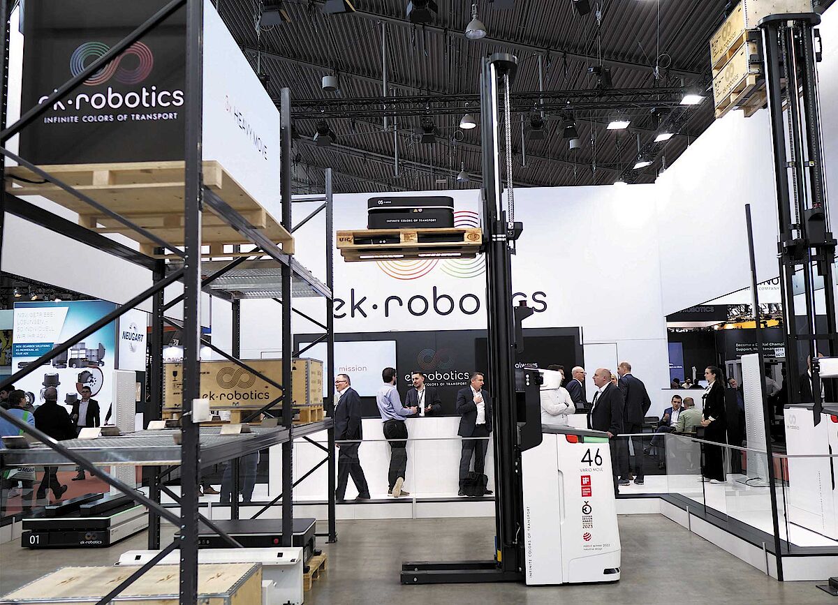 VARIO MOVE Transportroboter von ek robotics performt auf der LogiMAT | ek robotics