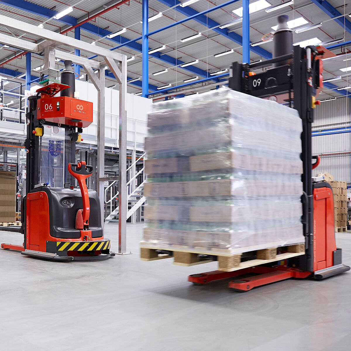 Unilever performs with AGVs from ek robotics in the cosmetics industry ...